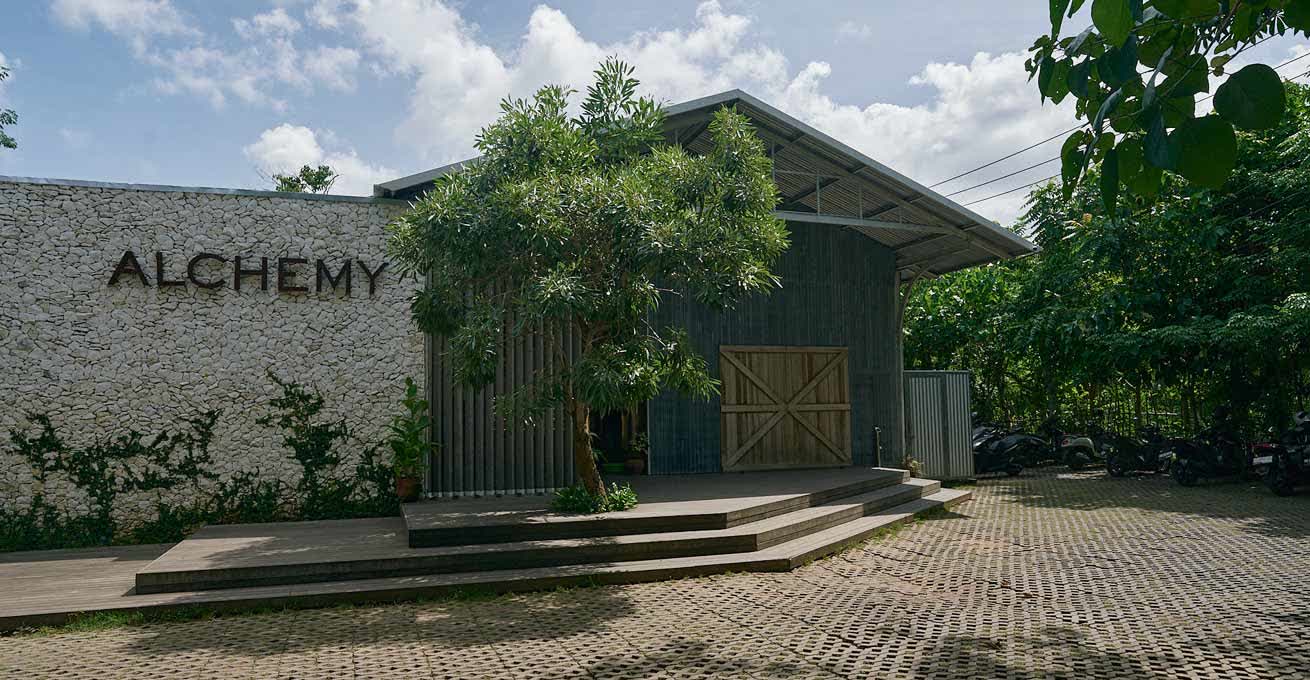 7 Best Cafés in Uluwatu To Enhance Your Dining Experience