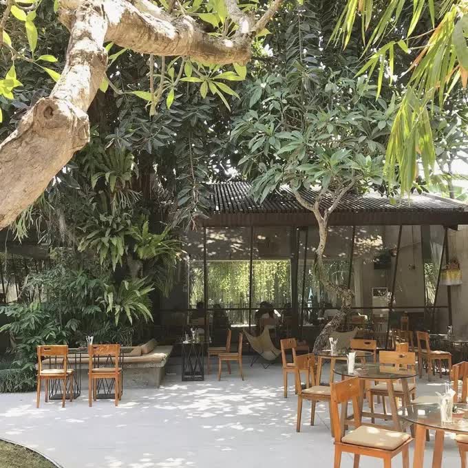 Bars in Seminyak, Bali. Our Top 6 in 2024