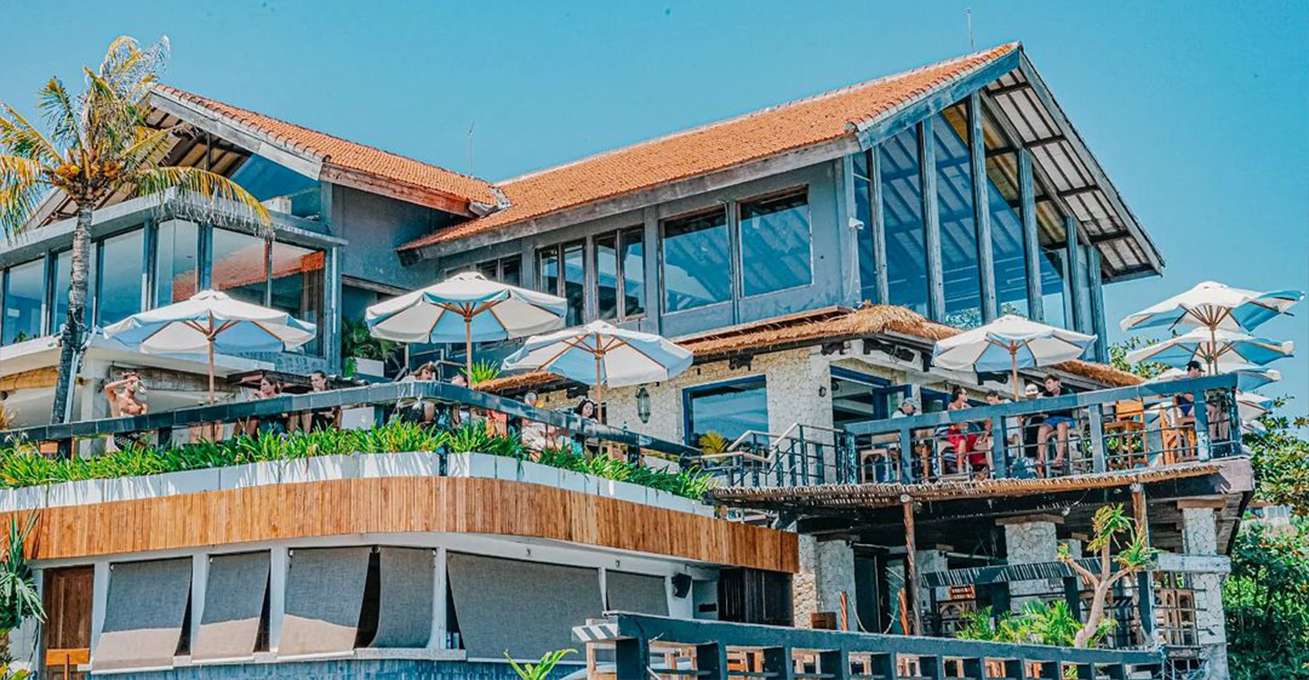 17 Best Bars in Bali in 2024 for Sunset Cocktails and Nightlife Fun